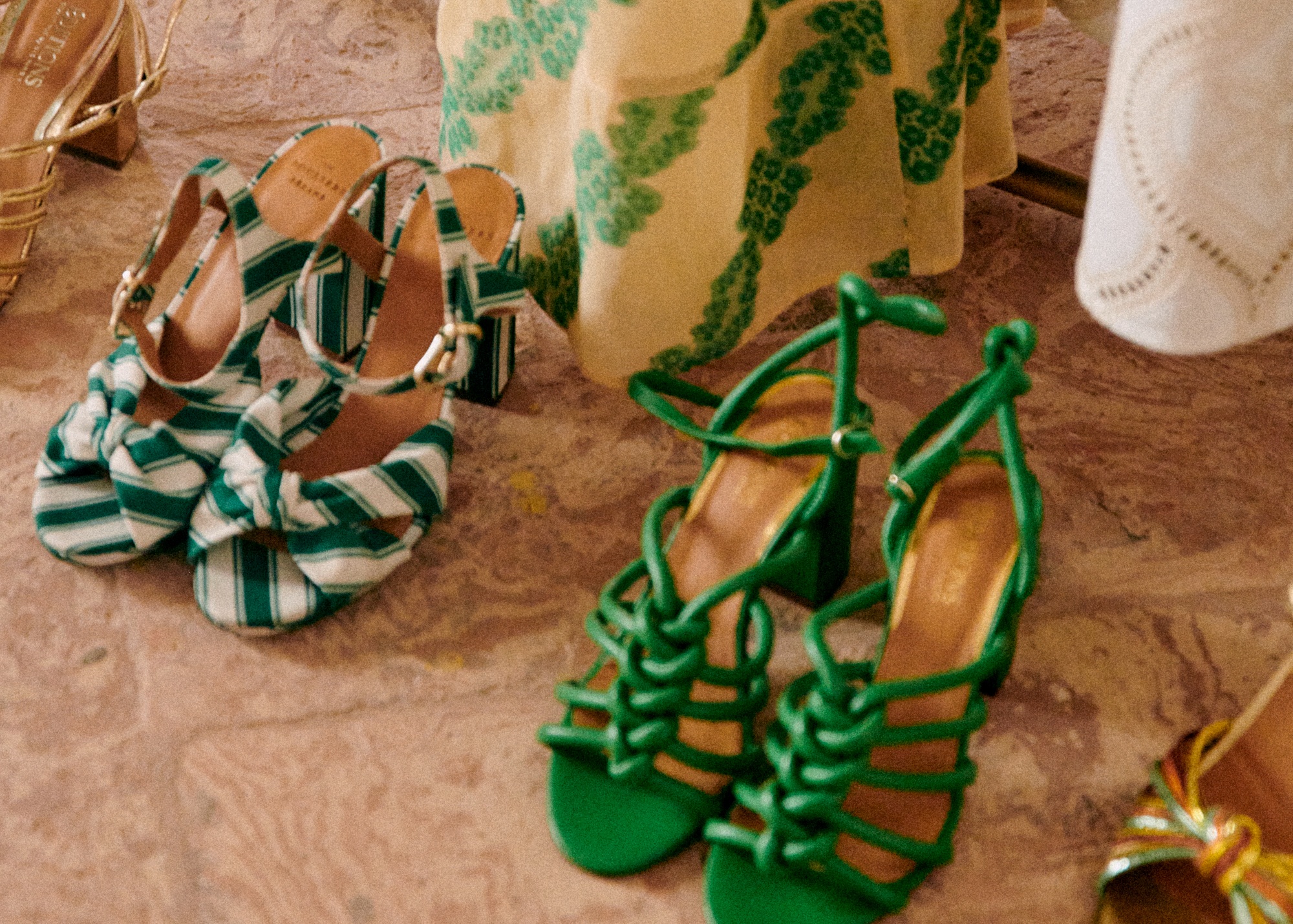 Wie Zijn Wij?, Over | Sézane