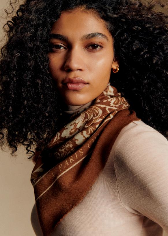 Pañuelo Maryse - Sézane x Antoinette Poisson - Gran Amapola Fondo Café - Lana - Octobre Éditions