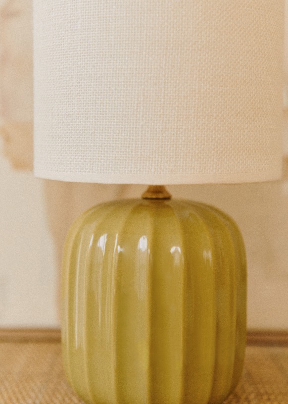 Lampe Traviata petit modèle - Vert olive - Abat-jour Sonate - Vert ... Lampe Traviata petit modèle - Vert olive - Abat-jour Sonate - Vert ...