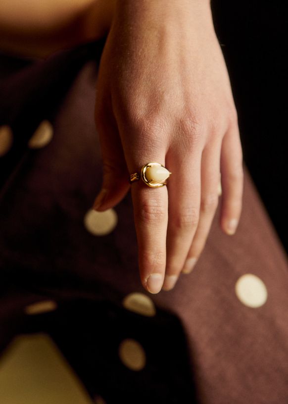 Lisa Ring - Gold / Ecru - Majority recycled brass - Sézane