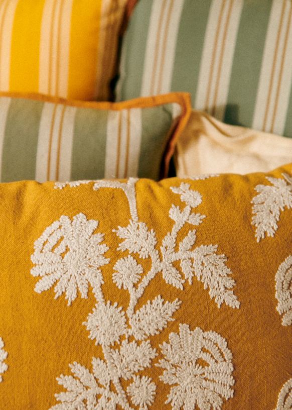 Coussin Brodé - Grand modèle - Les Arts Florissants - Ocre - Lin ...