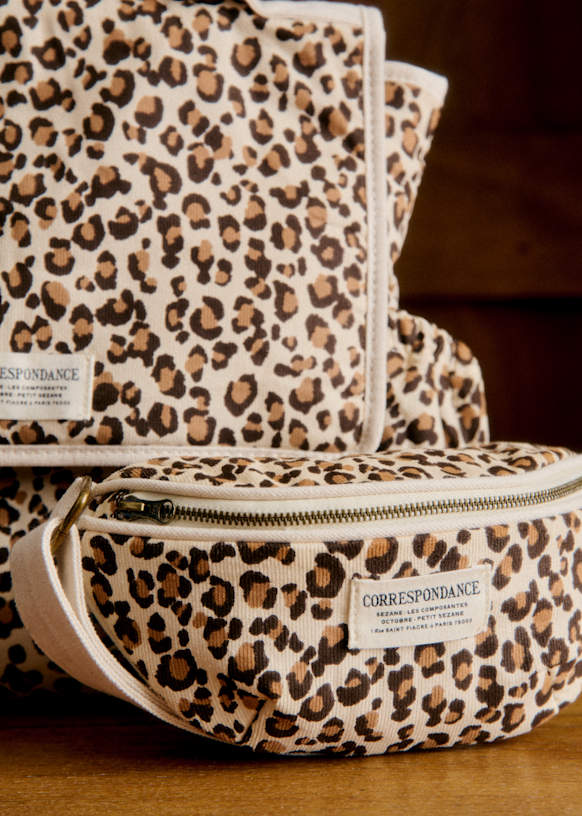 Crossbody Pouch Children - Leopard - Cotton - Octobre Éditions Crossbody Pouch Children - Leopard - Cotton - Octobre Éditions