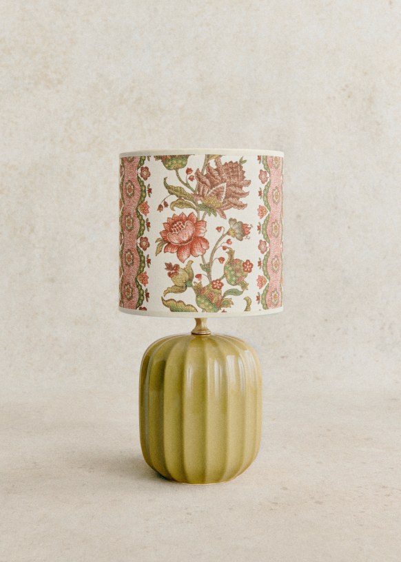 Lampe Traviata petit modèle - Vert olive - Abat-jour Dolce - Jute Écru ... Lampe Traviata petit modèle - Vert olive - Abat-jour Dolce - Jute Écru ...