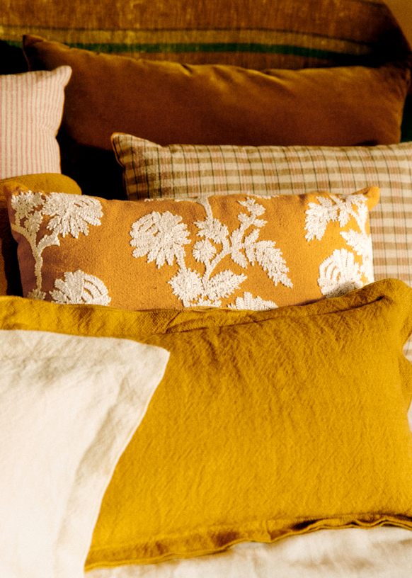 Coussin Brodé - Grand modèle - Les Arts Florissants - Ocre - Lin ...