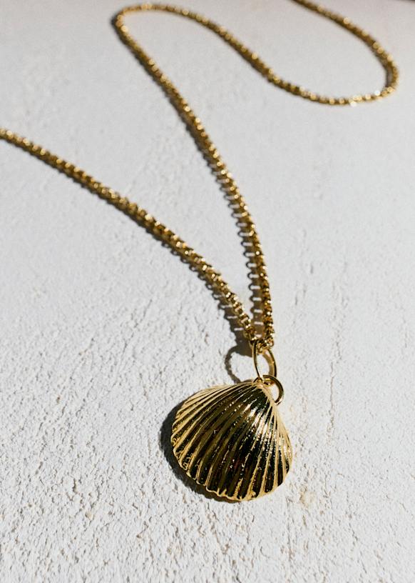 Irma Charm - Large Golden Heart - Majority recycled brass - Sézane