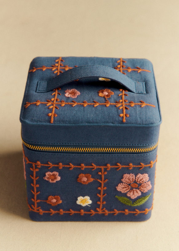 Small vanity case - Ground embroidery - Cotton - Octobre Éditions