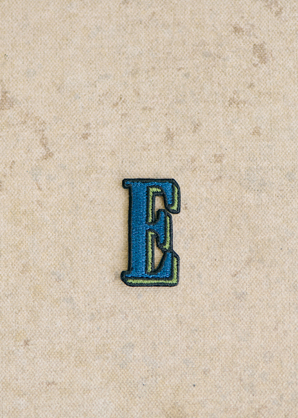 Green / blue badge - Letter E - Blue - Polyester - Octobre Éditions
