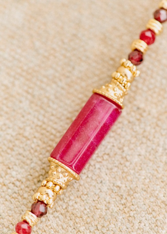 Ronnie ネックレス - ガーネット - ブラス - Sézane