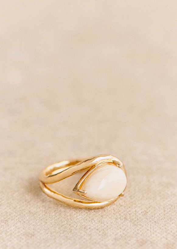 Lisa Ring - Gold / Ecru - Majority recycled brass - Sézane